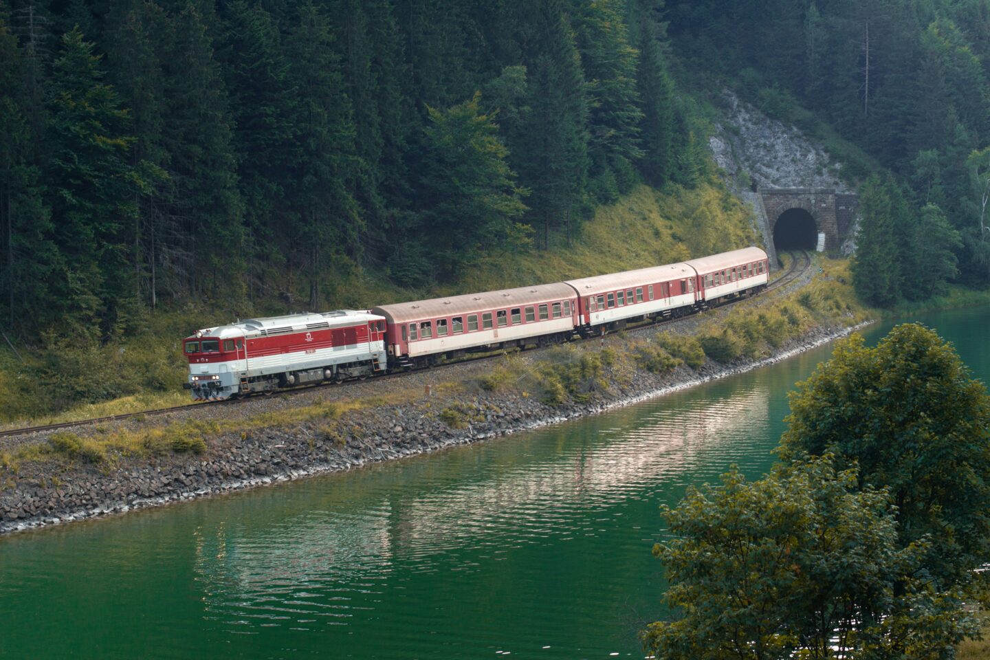 On the right track : five albums inspired by trains - Europavox